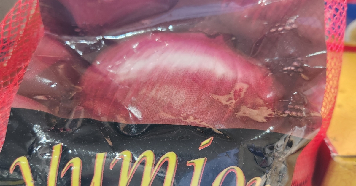 Fresh red onion 1kg bag – S-Mart Australia